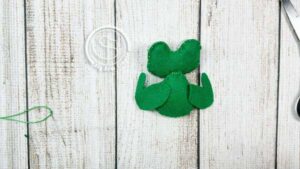 Easy Felt Frog Plushie Sewing Tutorial for Beginners – Free Printable ...