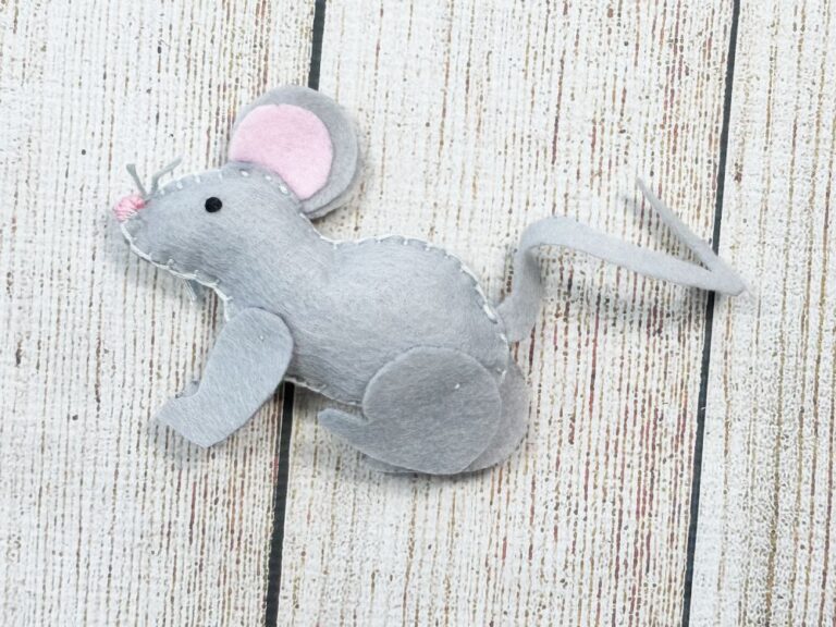 How to Sew an Easy Felt Mouse (or Rat!) Plushie with a Free Printable ...