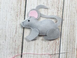 How to Sew an Easy Felt Mouse (or Rat!) Plushie with a Free Printable ...