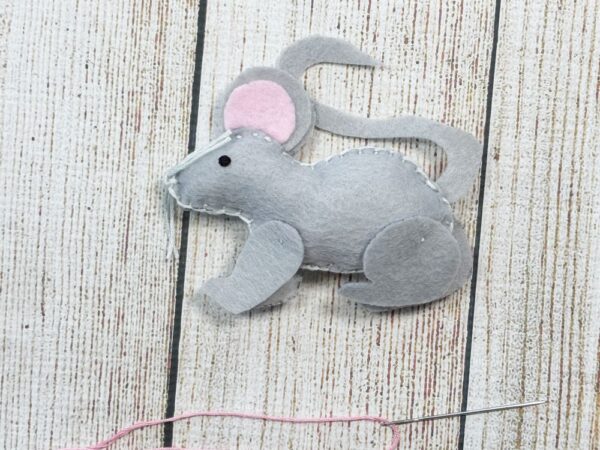 How to Sew an Easy Felt Mouse (or Rat!) Plushie with a Free Printable ...