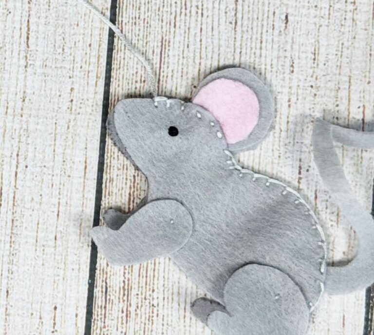 How to Sew an Easy Felt Mouse (or Rat!) Plushie with a Free Printable ...